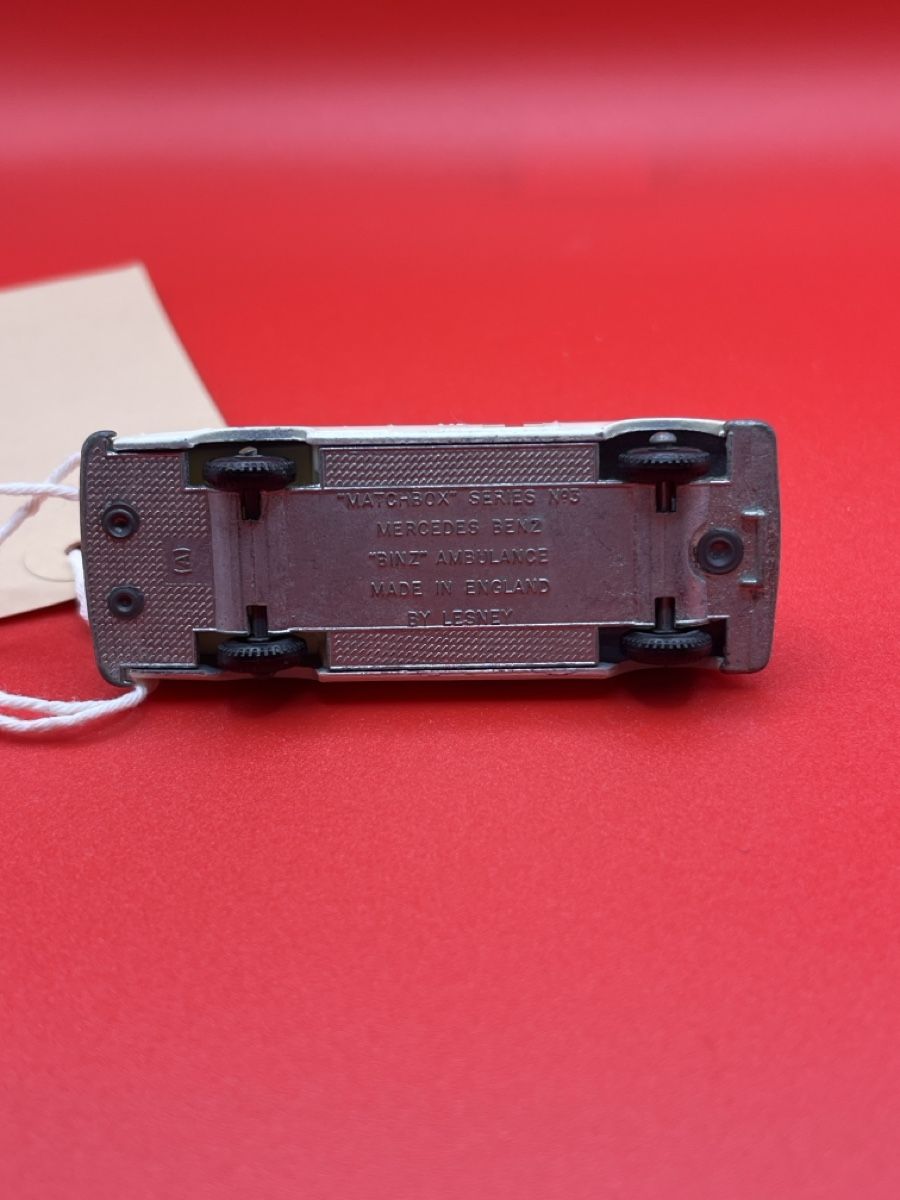 Matchbox Mercedes Ambulanz No 3 (Gebraucht) in Root für CHF 1 – mit ...