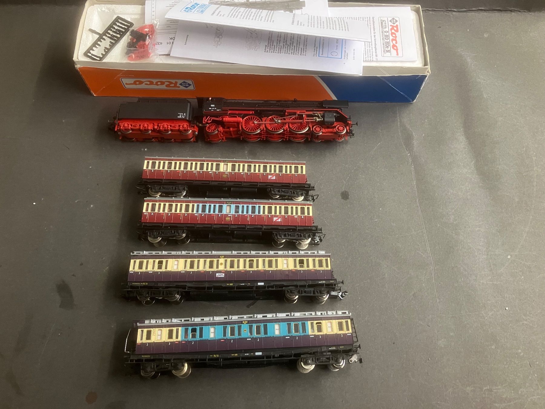 Roco BR 17, 4 Wagen mit Licht, 2 Wagen mit Passagieren (Gebraucht) in ...