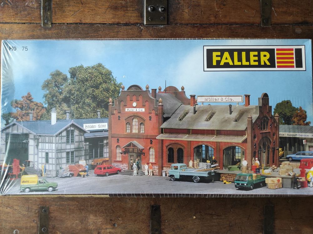 Gewerbegebiet, Faller Bausatz mit 533 Teilen in 18 Farben (Neu und ...