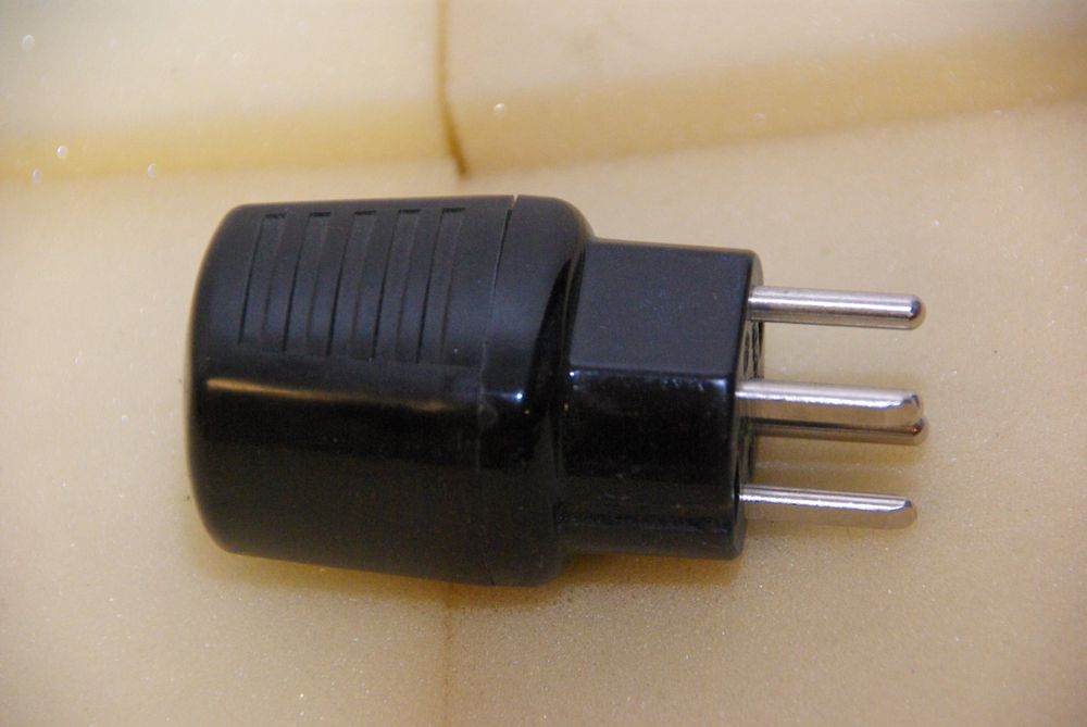 TH Typ15 Stecker, schwarz (Gebraucht) in für CHF 1 – mit Lieferung auf ...