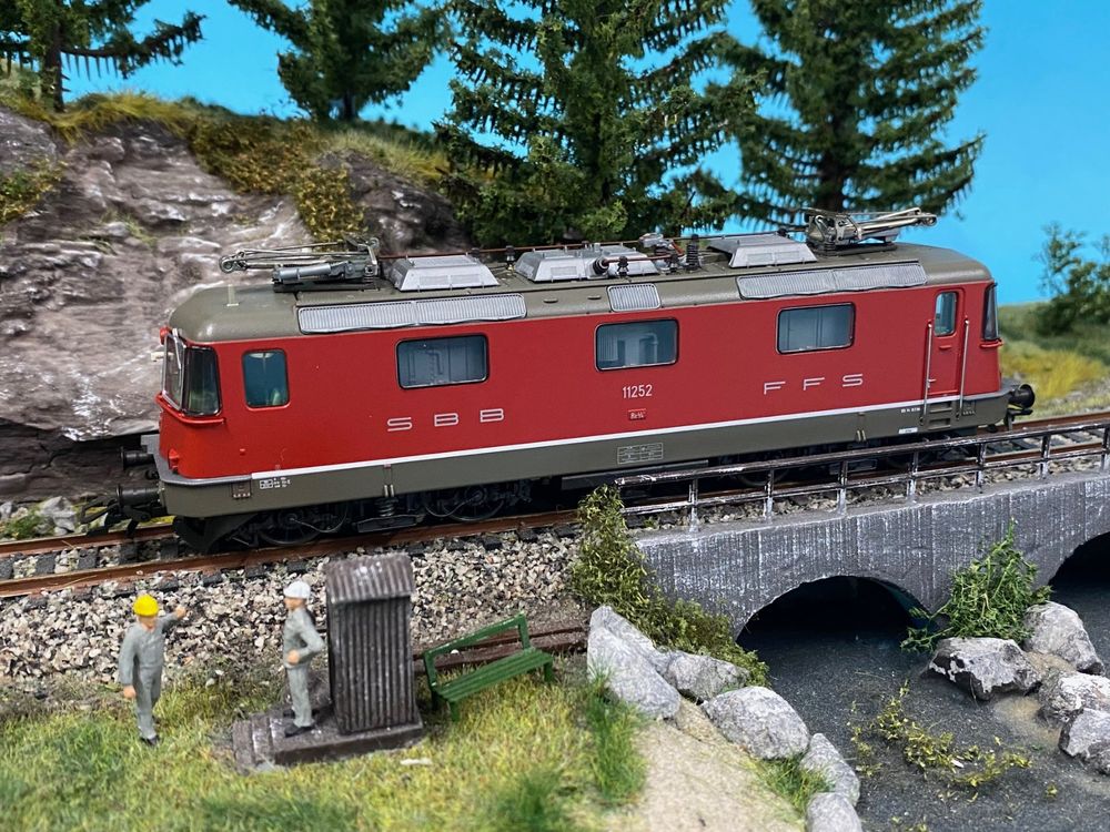 Märklin AC SBB Re 4/4’’ rot Delta digital ( 37344 ) (Gebraucht) in ...