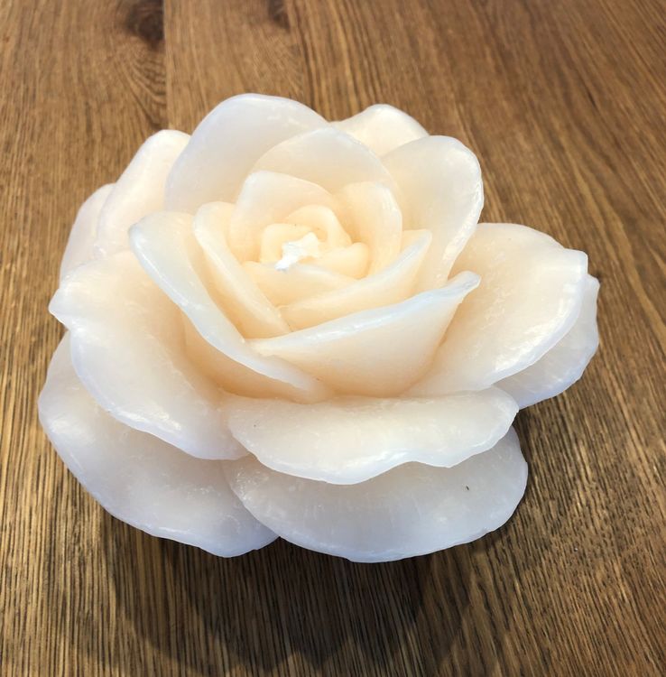 Candela a forma di rosa romantica 🕯️💕 (Neu (gemäss Beschreibung)) in ...