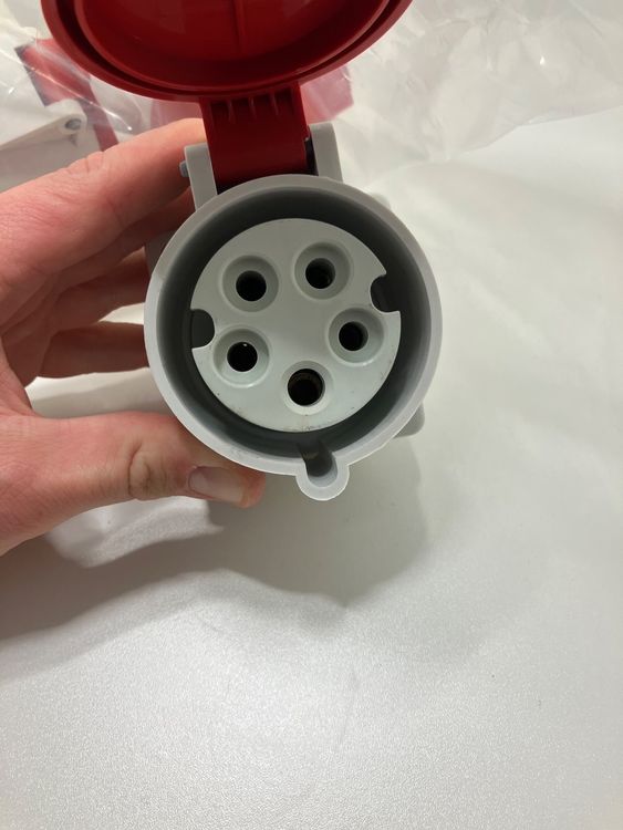 4 Einbau Steckdosen CEE 32 5P | Kaufen auf Ricardo