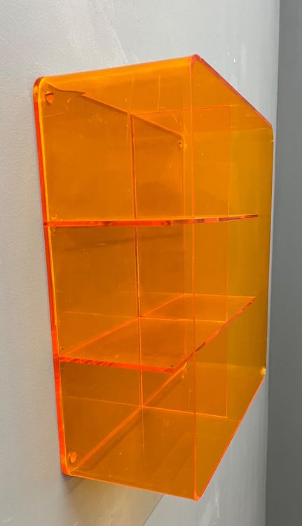 80er Plexiglas Design Regal Wandregal Orange (Gebraucht) in für CHF 108 ...