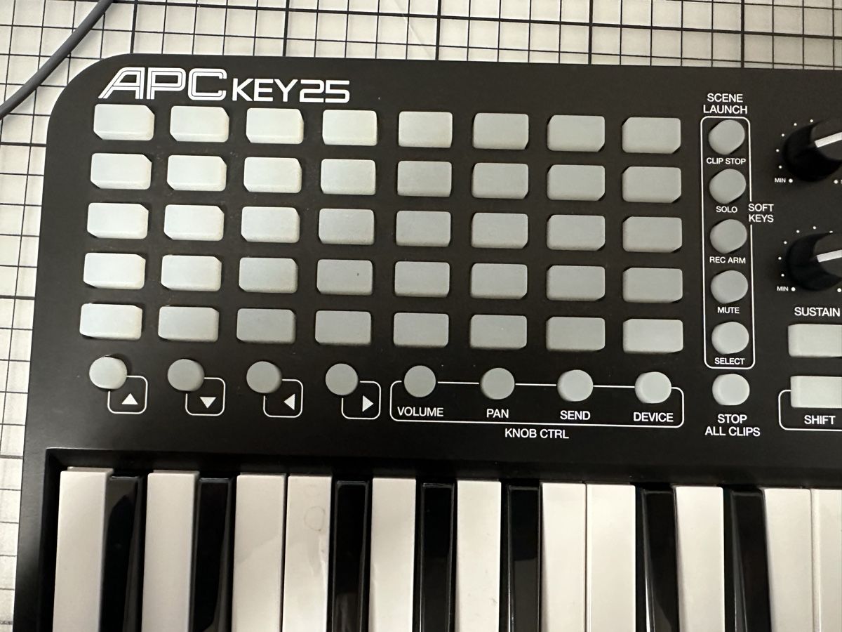 Akai Professional APC Key 25 - neuwertig! (Neu und originalverpackt) in ...