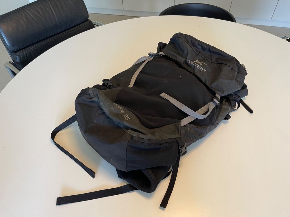 Arcteryx-Berg-Rucksack (schwarz), mit ca. 35 Liter Inhalt | Kaufen auf ...