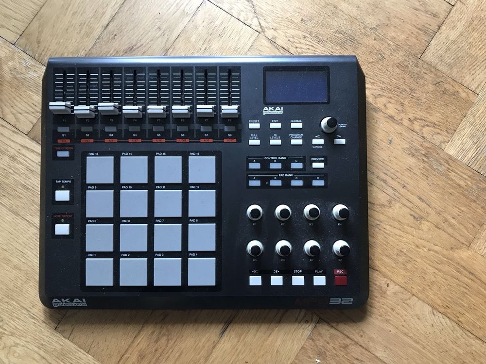 Akai MPD32 - Midi Controller | Kaufen auf Ricardo