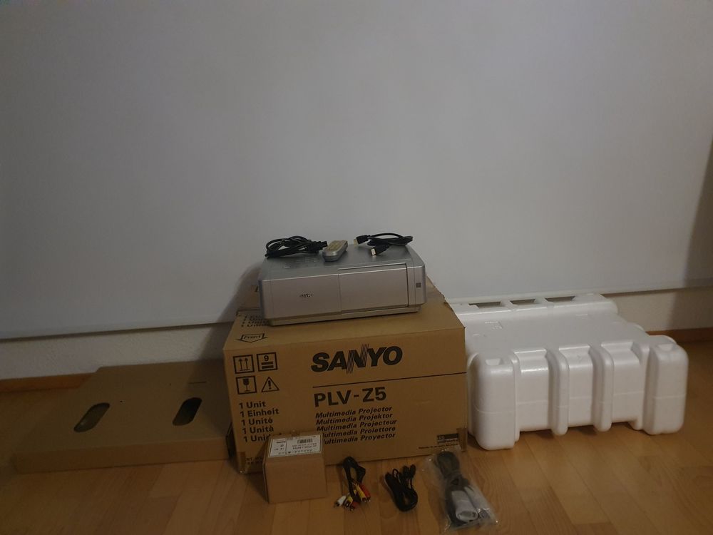 🔥SANYO PLV-Z4 FULLHD🎬PLV-Z4000📺Beamer🎥Projektor HEIMKINO (Gebraucht) in ...