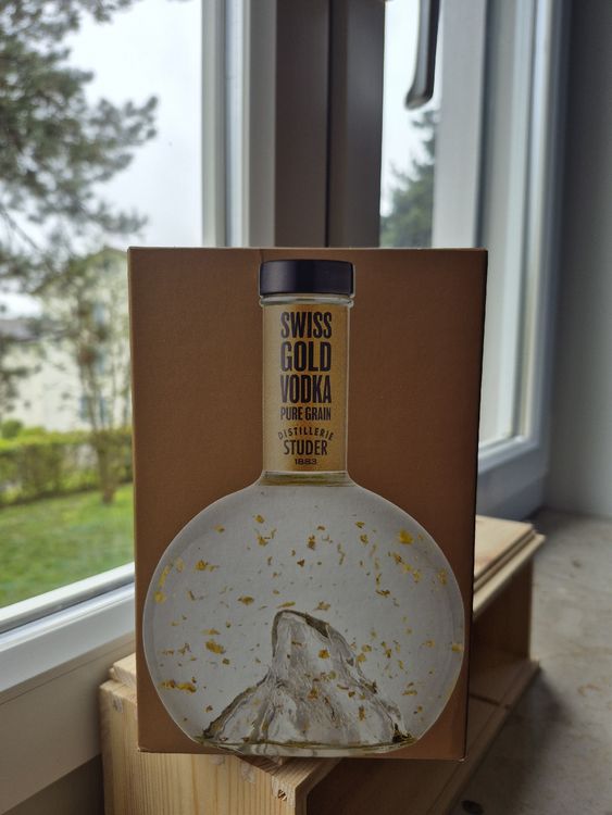 Studer Swiss Gold Vodka con scaglie d'oro 24 carati (Nuovo e nell ...