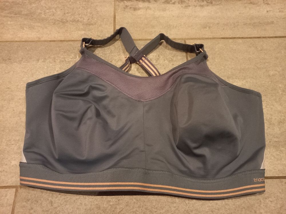 Sport BH von Triumph 100F kaum getragen | Kaufen auf Ricardo