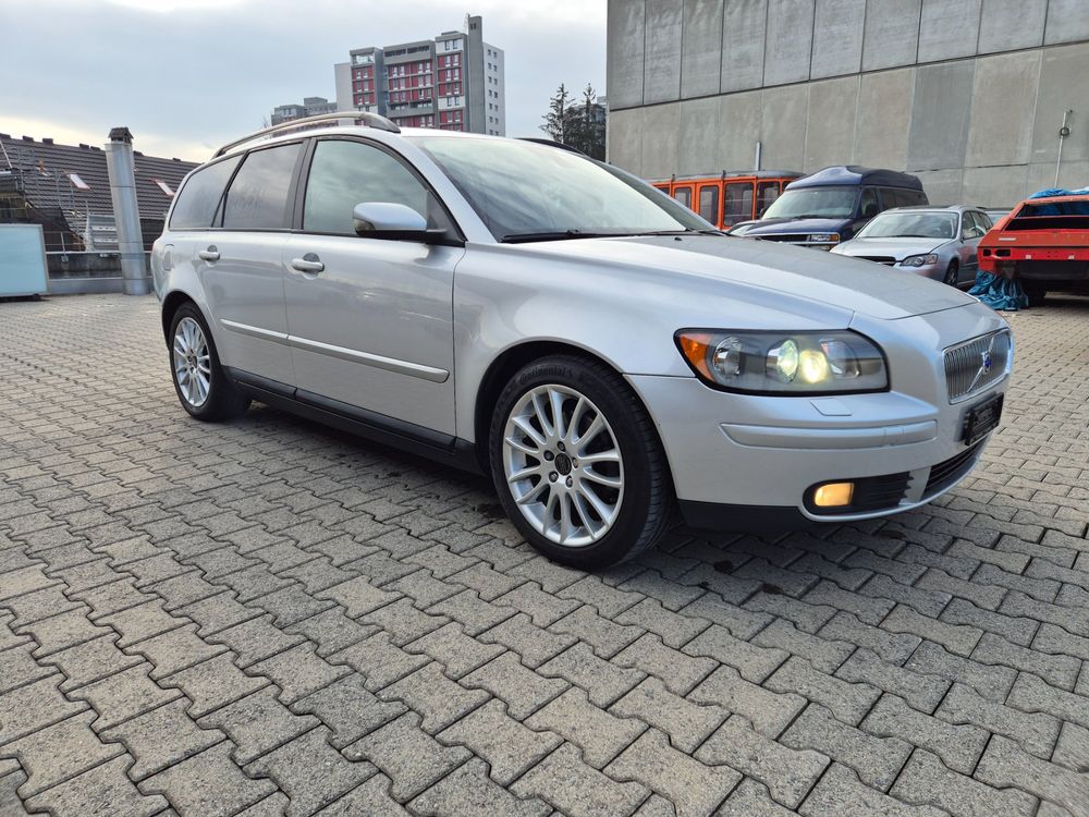 VOLVO V50 2.0D Leder,Klima,Xenon,Diesel (Defekt) in Bern für CHF 1198 ...