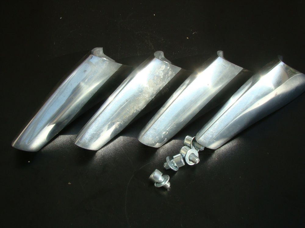 4 Möbel Füsse aus Aluminium Guss mit Schrauben , schön (Gebraucht) in ...