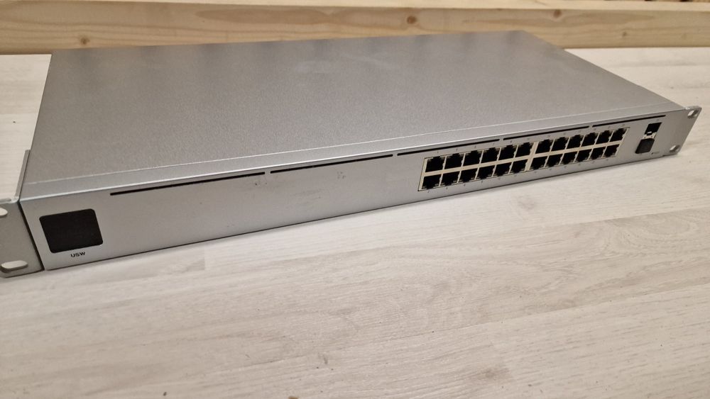 Switch UniFi USW-24 24 Port UniFi USW 24-Port Gigabit Switch (Gebraucht ...