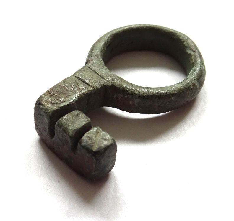 Roman bronze key ring (2nd-4th century AD) (Gebraucht) in La Sarraz für ...