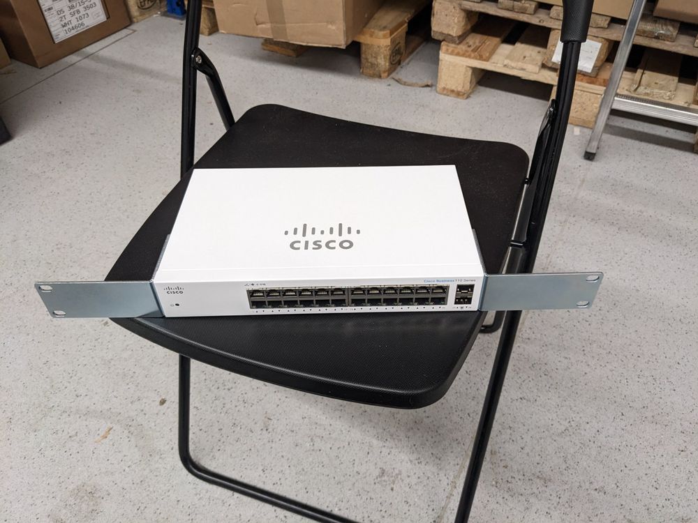 Cisco 24-Port Gigabit Switch (Neu (gemäss Beschreibung)) in Luzern für ...