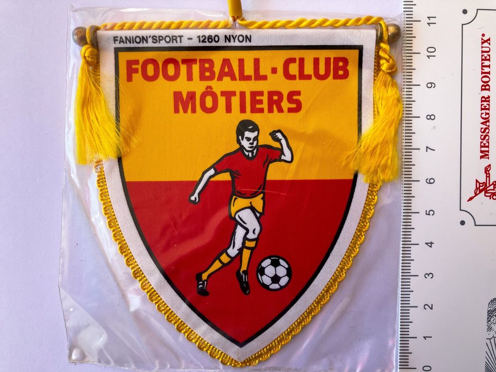 Vintage Fanion/Wimpel FC MÔTIERS (Neu und originalverpackt) in Gland für CHF 5 – mit Lieferung ...