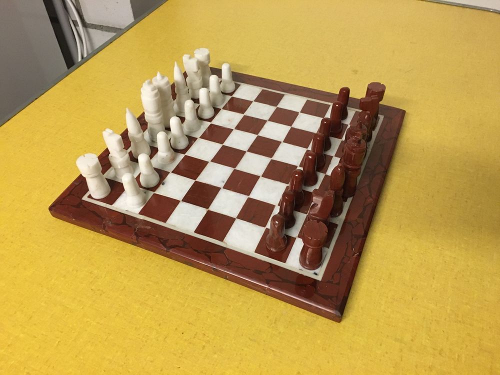 Schachbrett und Schachfiguren aus Stein, vermutlich Marmor ? (Gebraucht ...