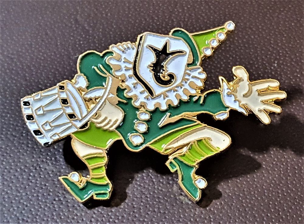 R011 - Pin Fasnacht Basel Clown mit Basler Wappen & Trommel (Gebraucht) in Reinach BL für CHF 2 ...