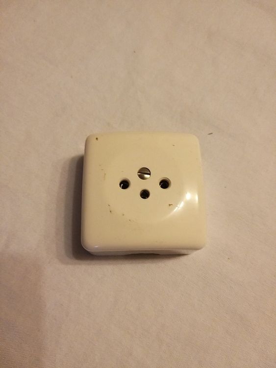 Ancienne prise électrique suisse 10A/250V (483) | Kaufen auf Ricardo