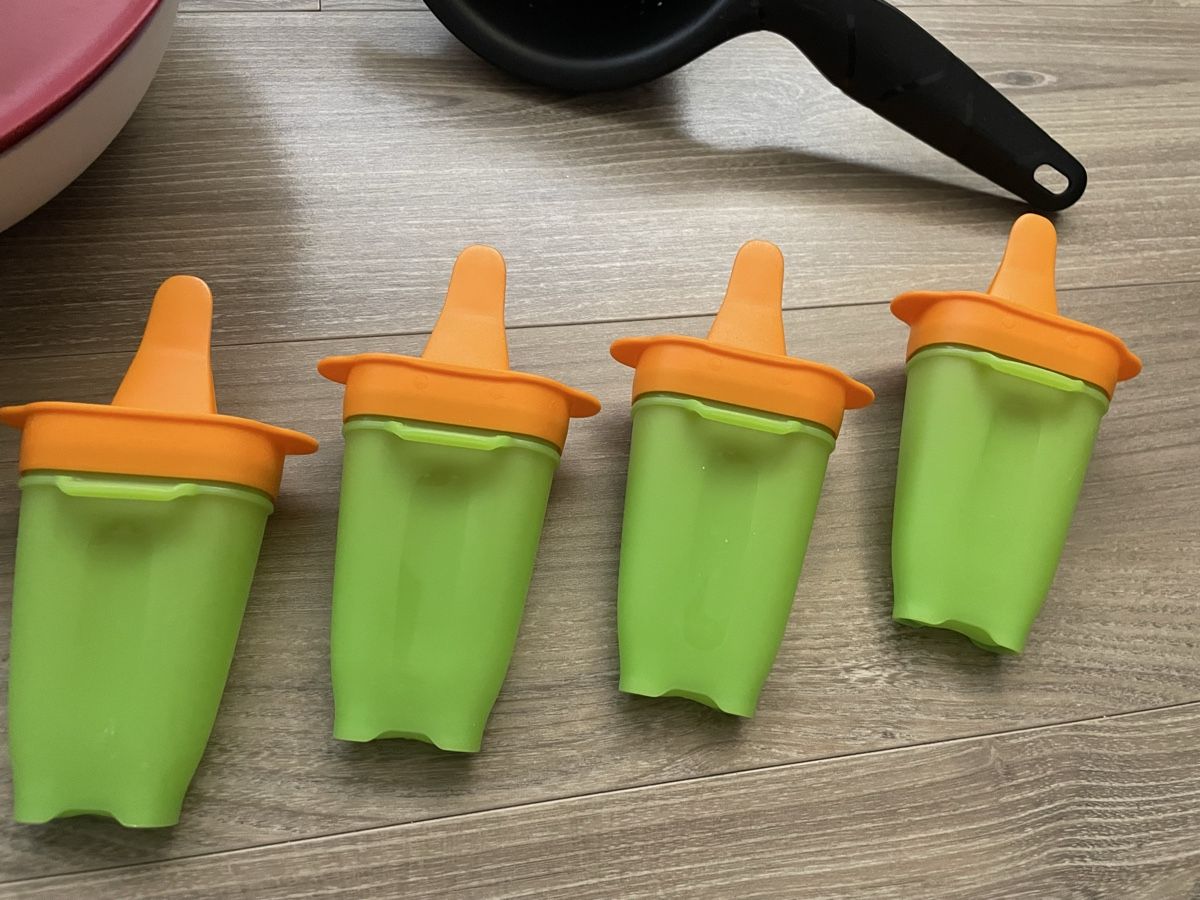 Tupperware Set: Bol, Couvercle, Passoire + Moules glaces (D'occasion) à ...