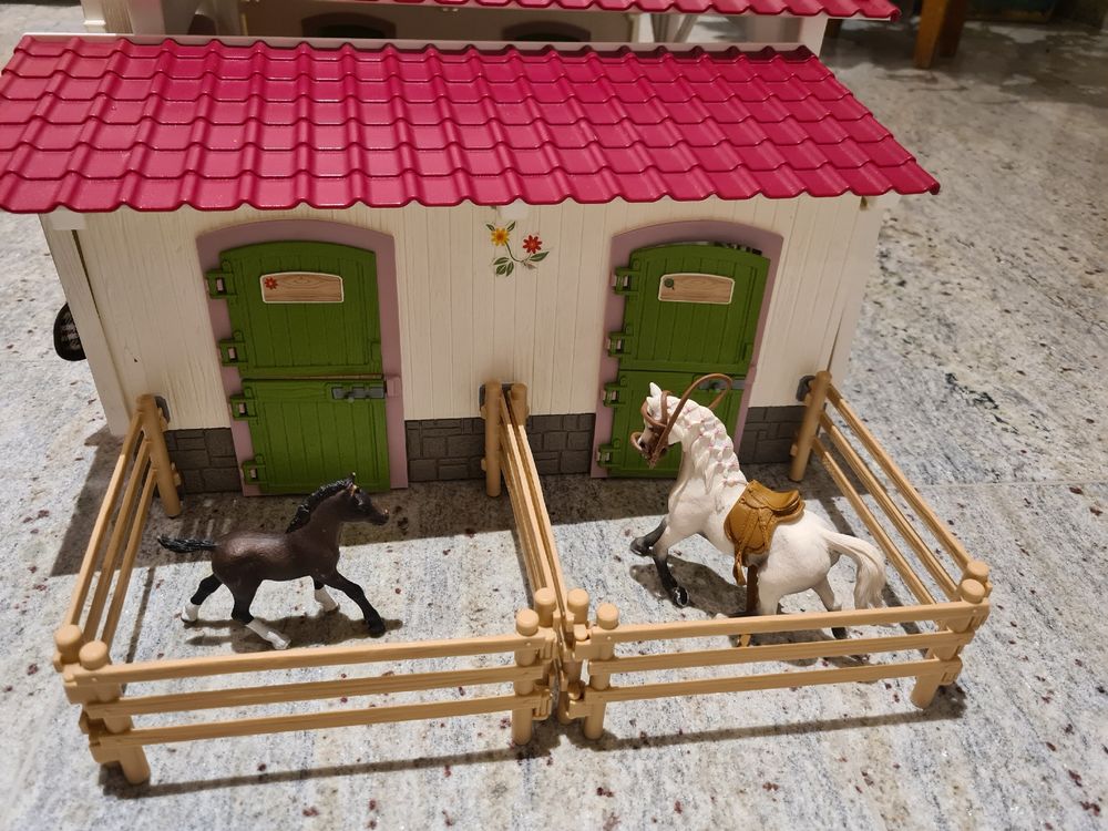 Schleich Stall Pferde (Gebraucht) in Hünenberg für CHF 13 – mit ...