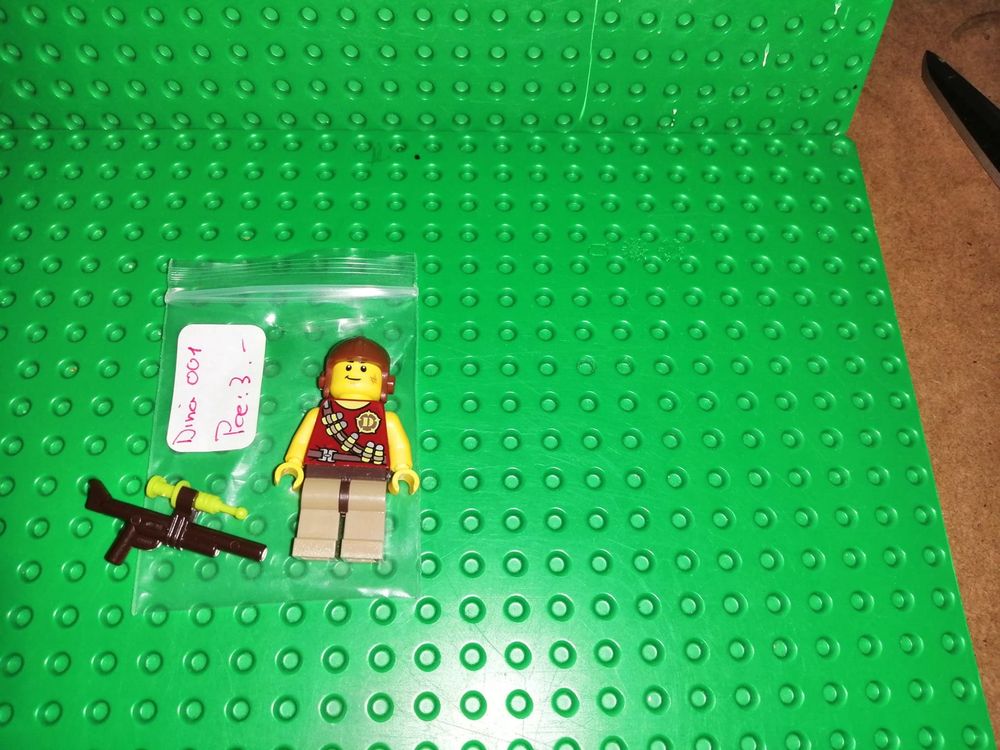Mini figurine Lego ( Hero - Tranquilizer Belt ) (Gebraucht) in La tour ...