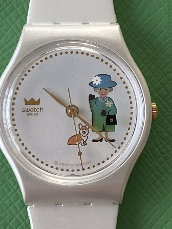 Swatch Uhr Queen Elizabeth II 2021 perl-weiss ungeragen | Kaufen auf ...