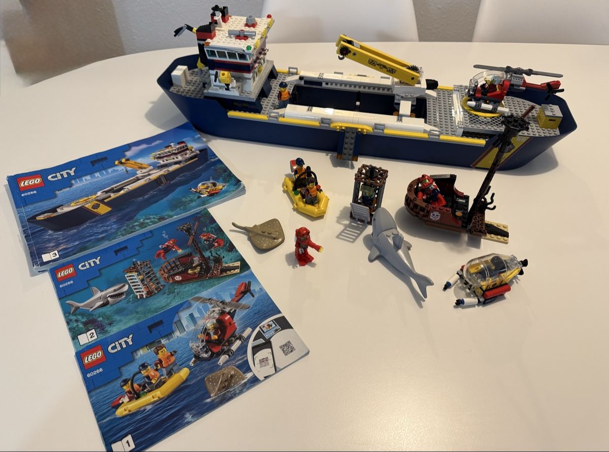 LEGO CITY 60266 Le bateau d’exploitation océanique (D'occasion) à ...