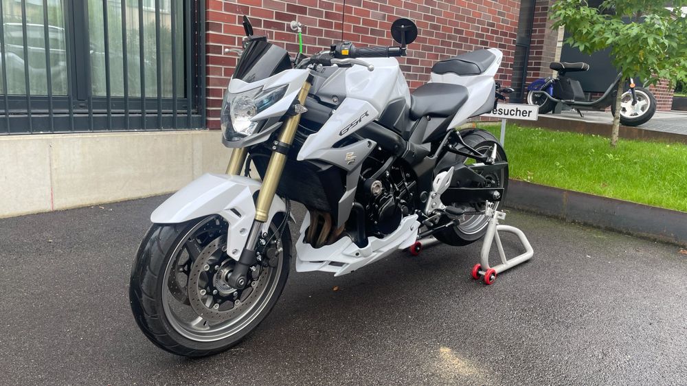 Suzuki GSR 750 Top Zustand viel Zubehör 78 kW 35 kW (Gebraucht) in ...