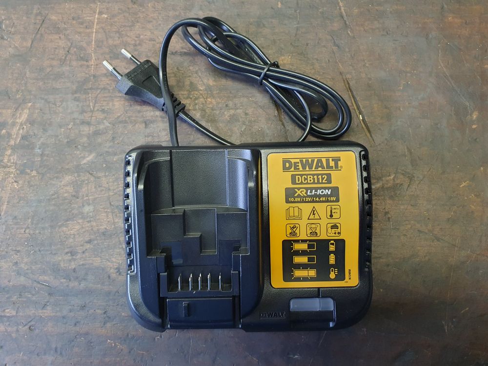 Dewalt Ladegerät Chargeur DCB112 10.8 - 18V | Kaufen auf Ricardo