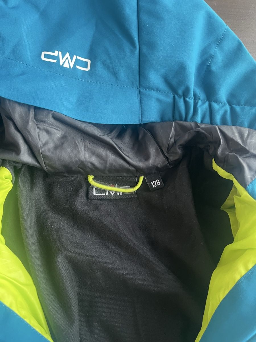 Neuwertige Winterjacke von CMP Gr. 140 (Gebraucht) in Buochs für CHF 35 ...