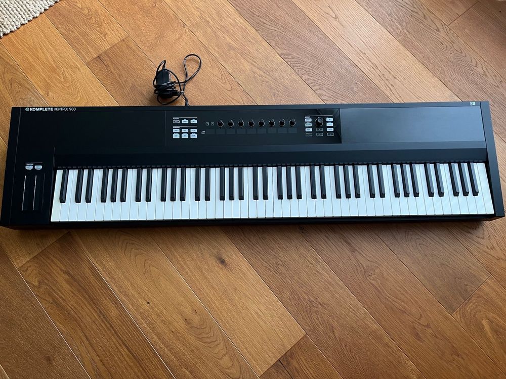 Native Instruments - Komplete Kontrol S88 (Gebraucht) in für CHF 130 ...
