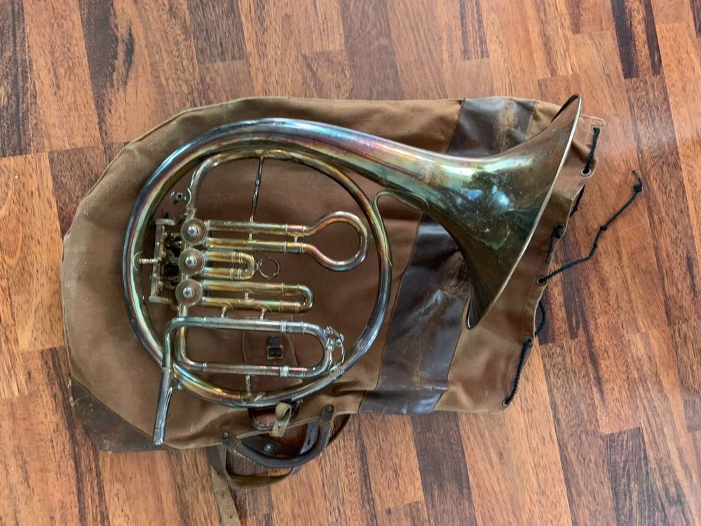 altes ES-Horn mit Klappventilen und Transporttasche | Kaufen auf Ricardo