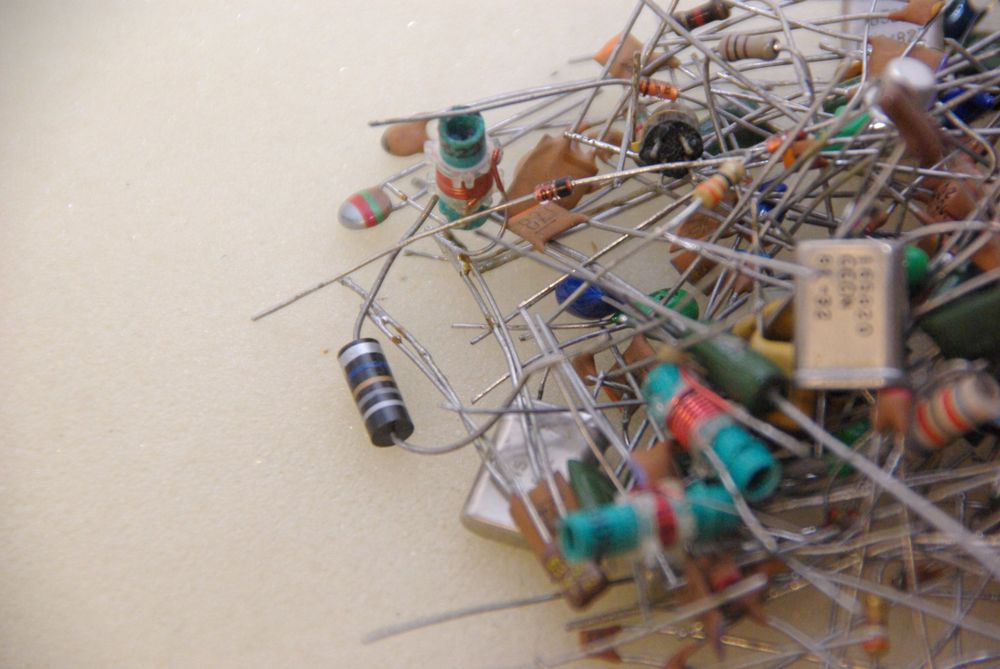 Elektronikteile / Kondensatoren / usw. (Gebraucht) in Herisau für CHF 1 ...