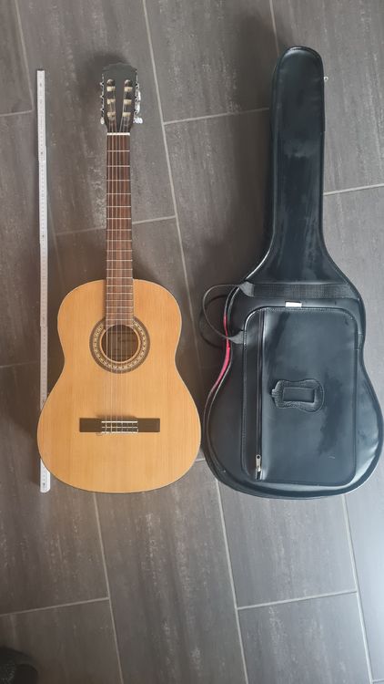 Gitarre, inkl.passende Hülle (Gebraucht) in Suhr für CHF 64 – nur ...