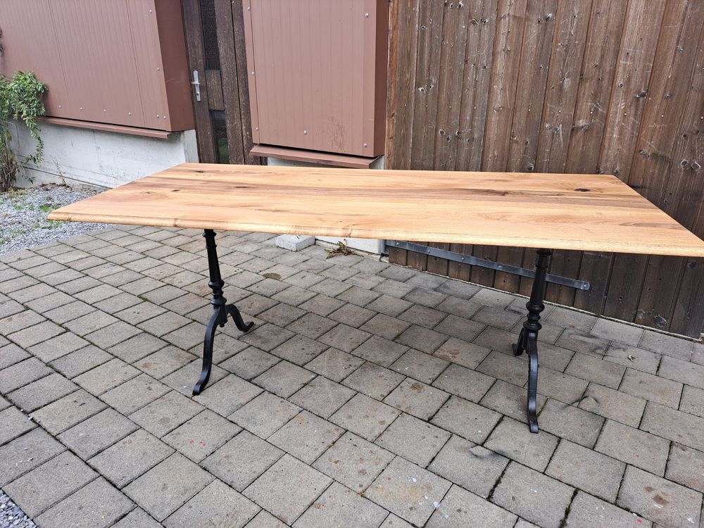 Beizentisch aus Nussbammholz Massiv (Gebraucht) in Buch am Irchel für CHF 900 – nur Abholung auf ...