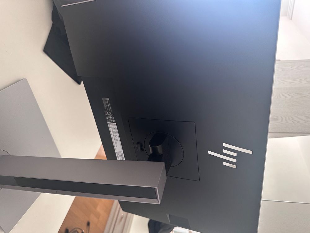 HP 24" Monitor - EliteDisplay E243 - Neuwertig | Kaufen auf Ricardo