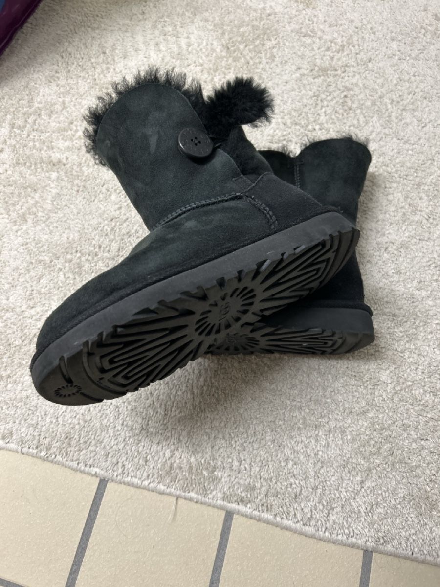 UGG Boots Bailey Button Schwarz Top Zustand Gr. 38 (Gebraucht) in ...