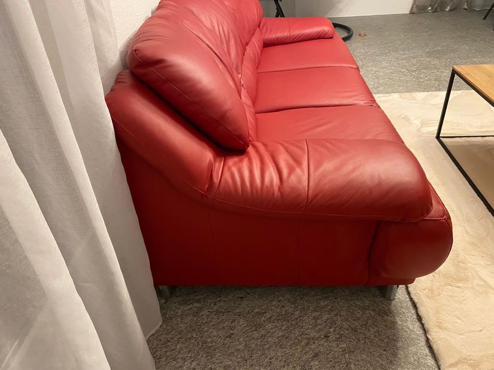 Zu verkaufen 2 mal 3er Sofas Echtleder rot (Gebraucht) in Rothrist für CHF 320 – nur Abholung ...