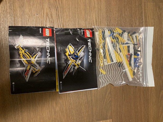 LEGO TECHNIC Flugzeug 2 in 1 42044 | Kaufen auf Ricardo