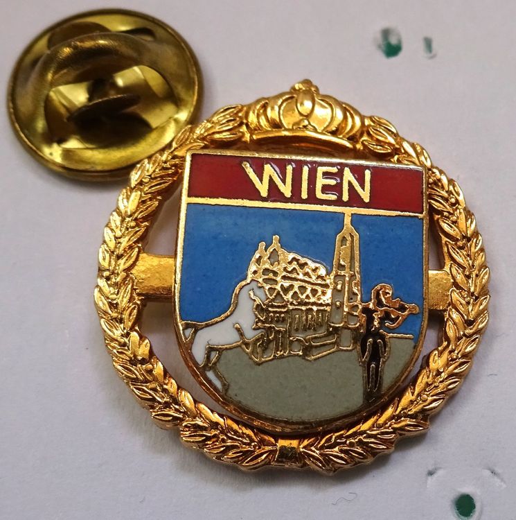 Pin WIEN Goldener Kranz | Kaufen auf Ricardo