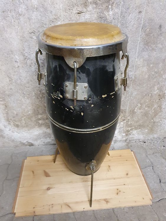 Vintage Congo Drum, 87cm Tall, with Stand (Gebraucht) in Aathal ...