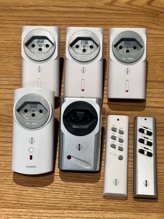5 Intertechno Funksteckdosen (1Dimmer) mit 2 Fernbedienungen (Gebraucht) in Appenzell für CHF 12 ...