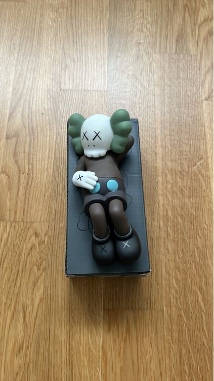 KAWS Holiday Space Figure, Limited Edition (Neu (gemäss Beschreibung ...