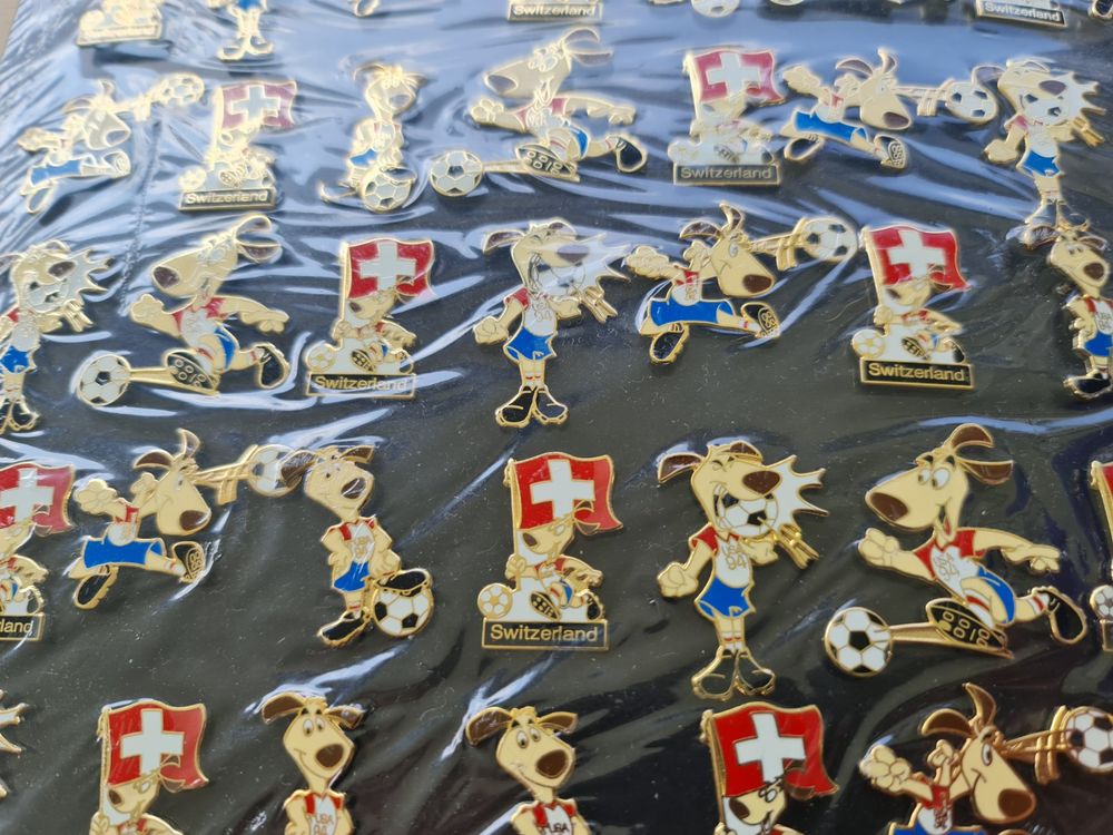 Sehr grosses Set Pins - Switzerland (Neu und originalverpackt) in ...