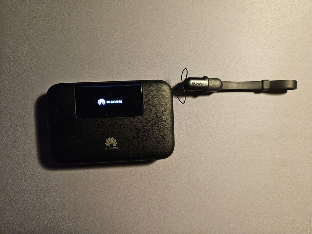 Huawei 4G Mobile WiFi Router SIM E5770, LAN, Power Bank (Gebraucht) in Illnau für CHF 37 – mit ...