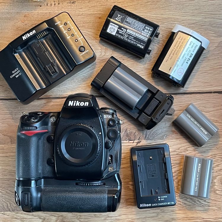 Nikon D700 BODY + battery grip (D'occasion) à Biel/Bienne pour CHF 333 ...