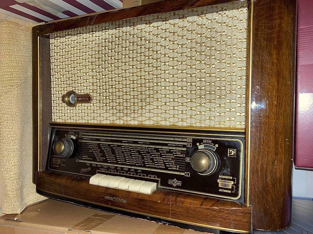 Ancienne radio de luxe (D'occasion) à Troinex pour CHF 100 – retrait ...
