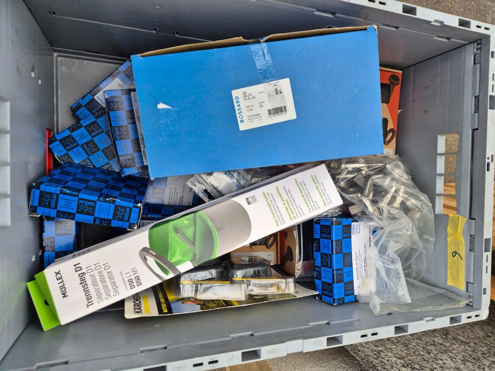 Sammelkiste Schrauben (Neu und originalverpackt) in Engelburg für CHF 16 – nur Abholung auf ...