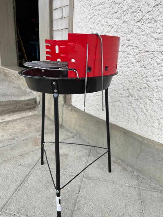 NEU: Kleiner Holzkohlegrill auf drei Beinen - Sehr kompakt (Gebraucht) in Seftigen für CHF 7 ...